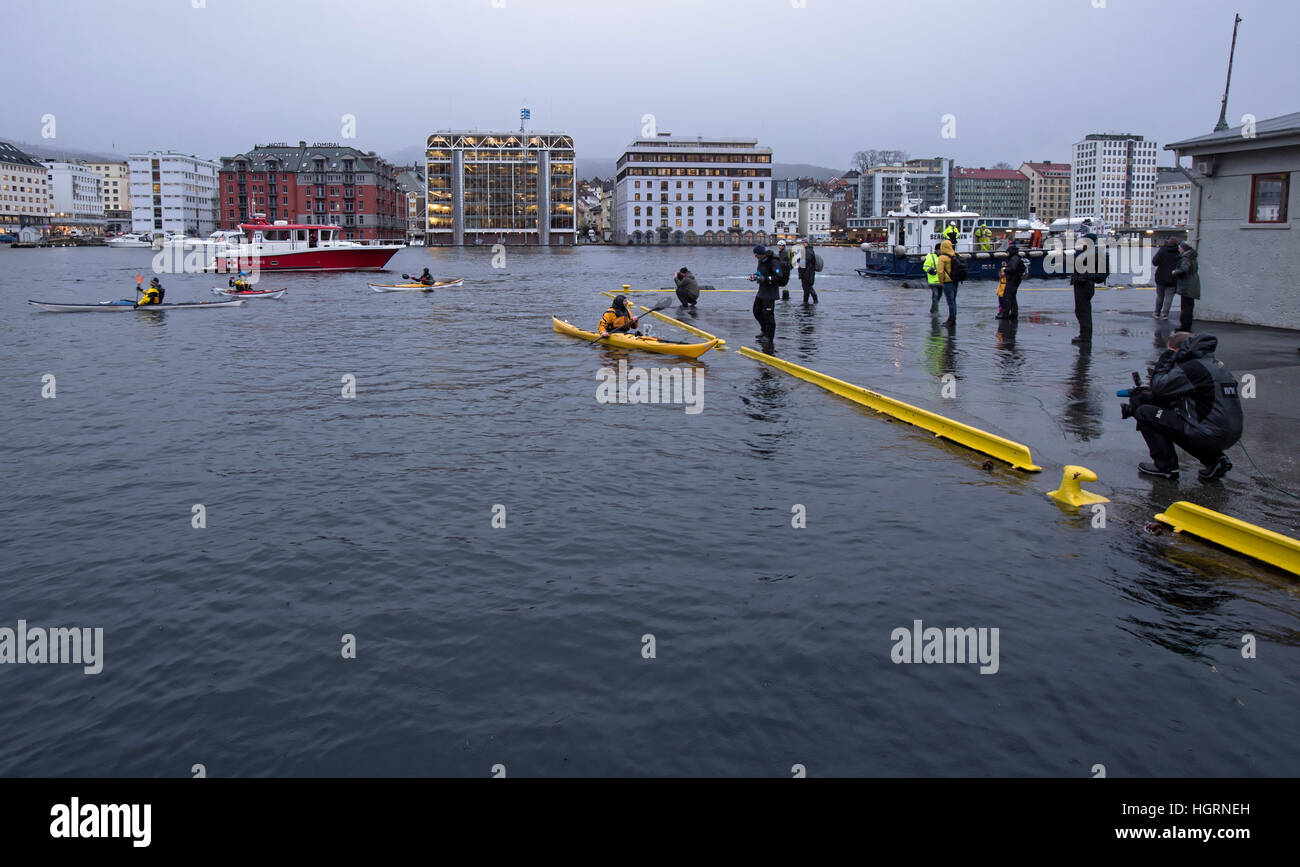 Bergen, Norway. 12th January, 2017. Norwegian weather: UNESCO World ...