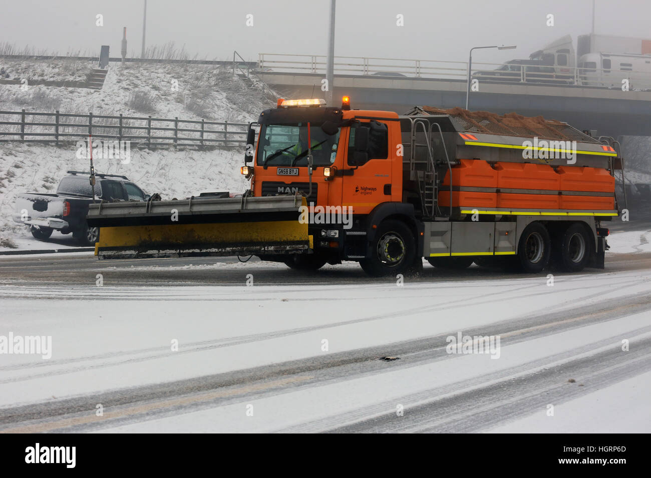 Gritter trucks hi-res stock photography and images - Alamy