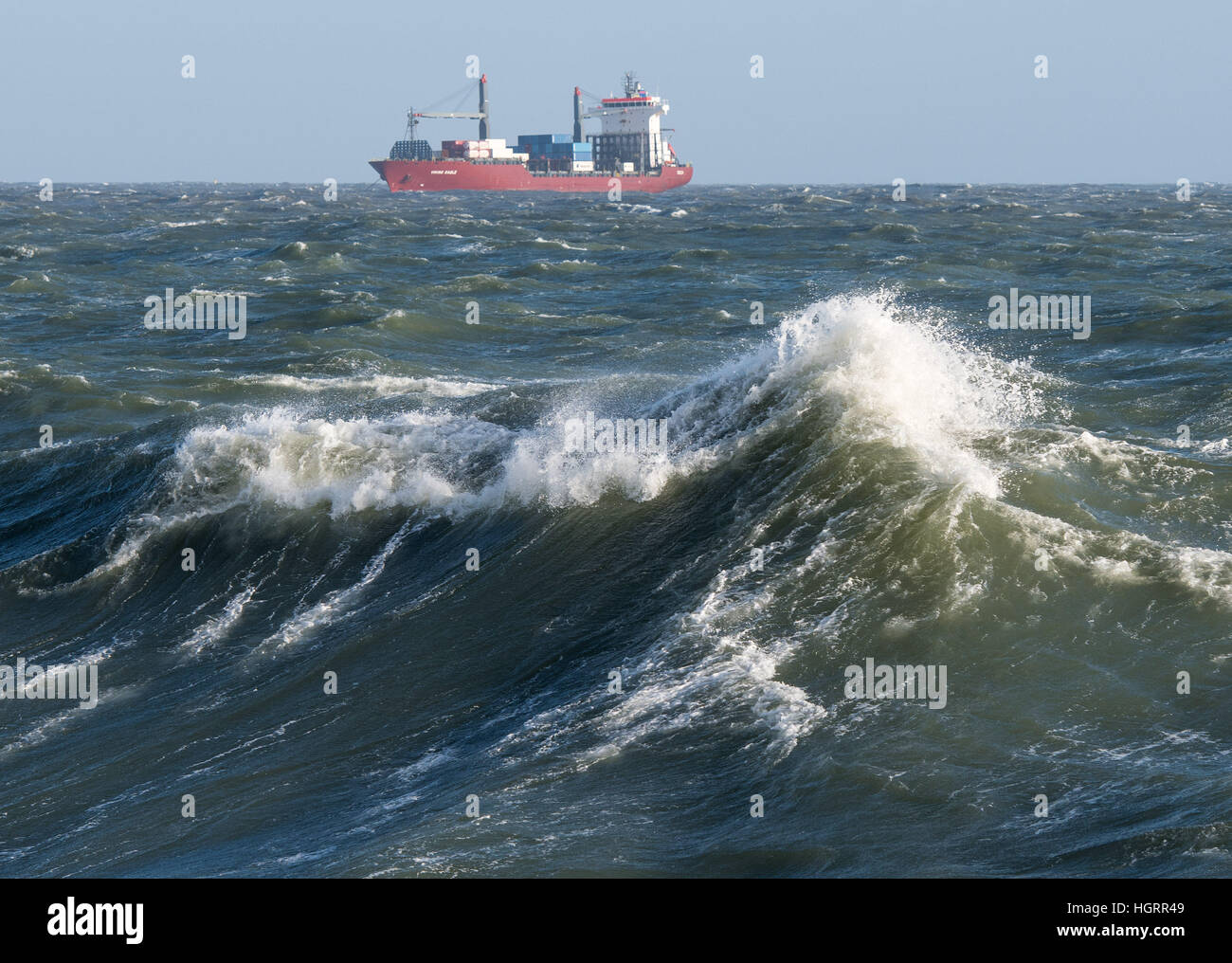 Cuxhaven, Germany. 12th Jan, 2017. Meter-high waves in the North Sea ...