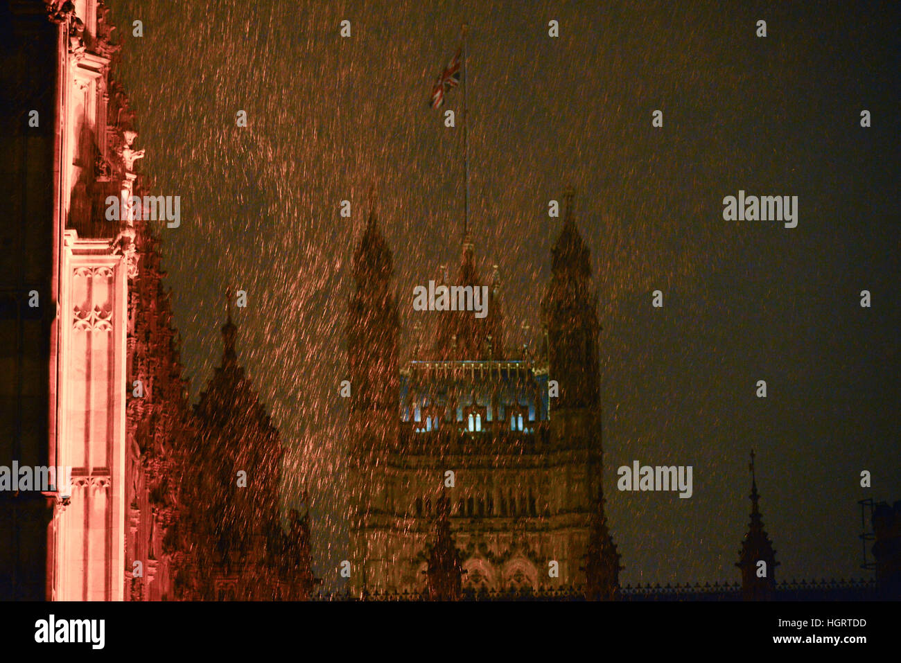 Westminster, London, UK. 12th January 2017. Rain turns to sleet in ...