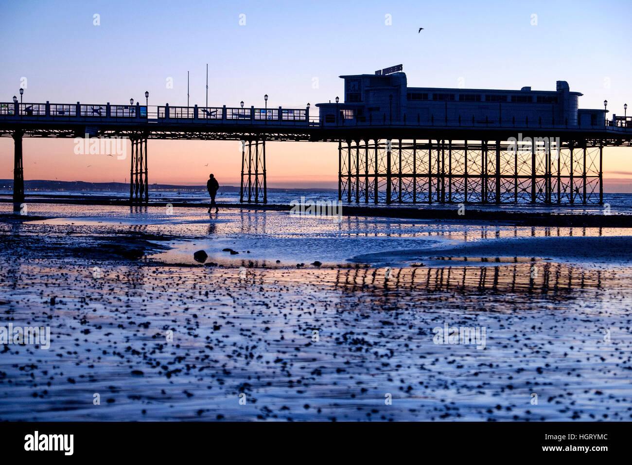 Worthing peir hi-res stock photography and images - Alamy
