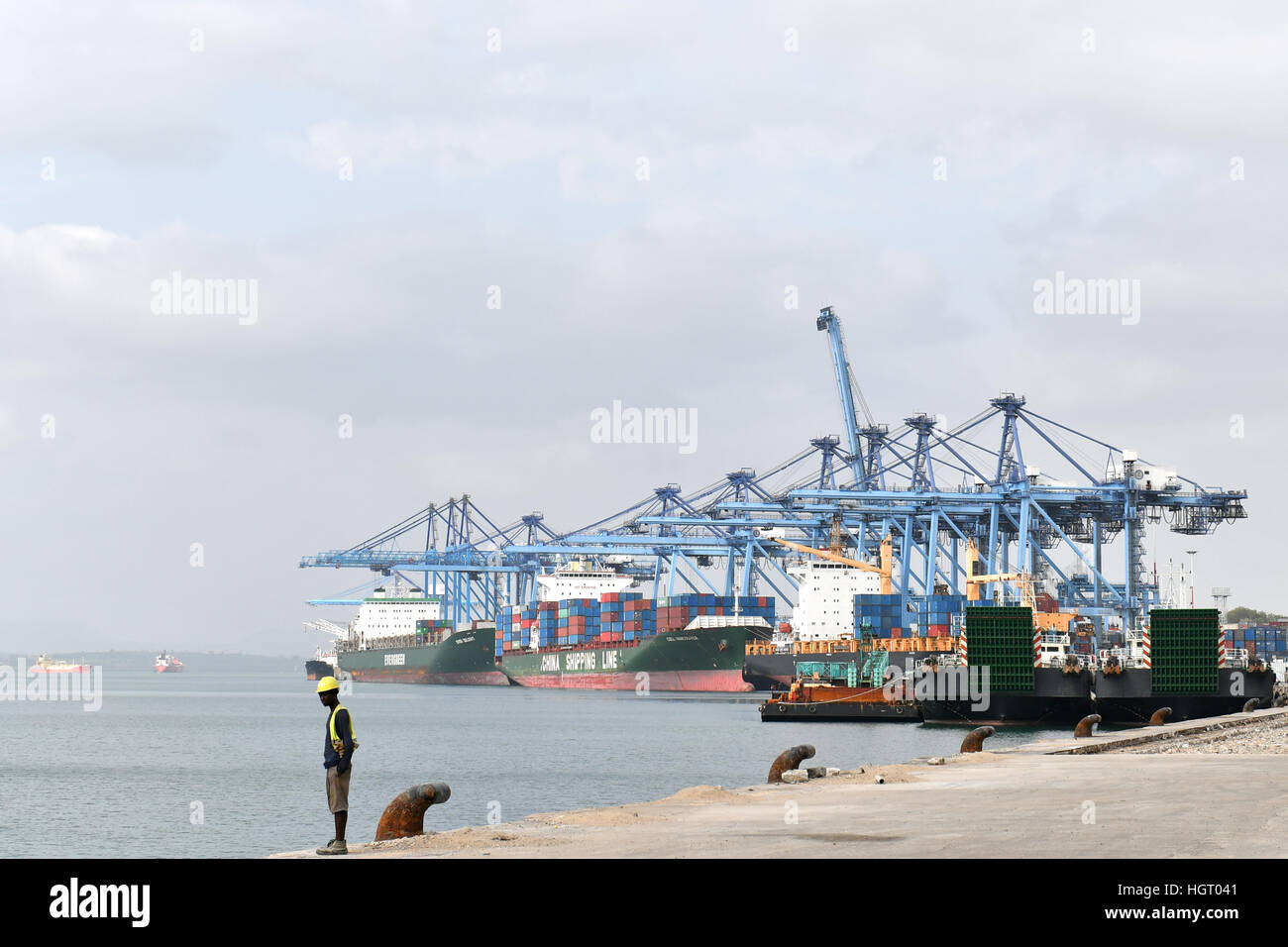 (170113) -- MOMBASA, Jan. 13, 2017 (Xinhua) -- Photo taken on Jan. 9 ...
