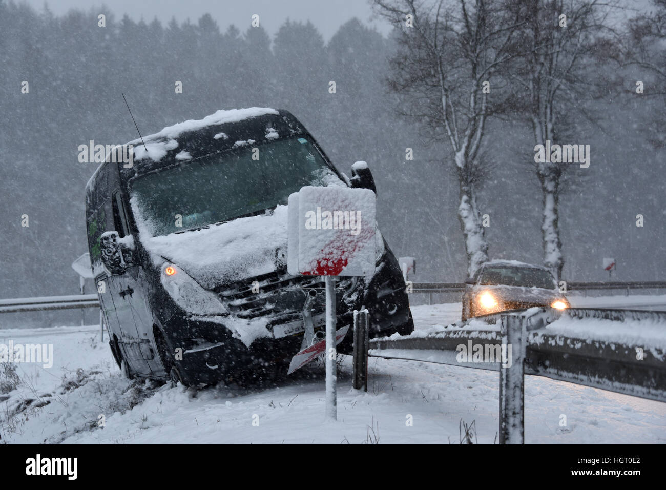 Van stuck in snow hi-res stock photography and images - Alamy