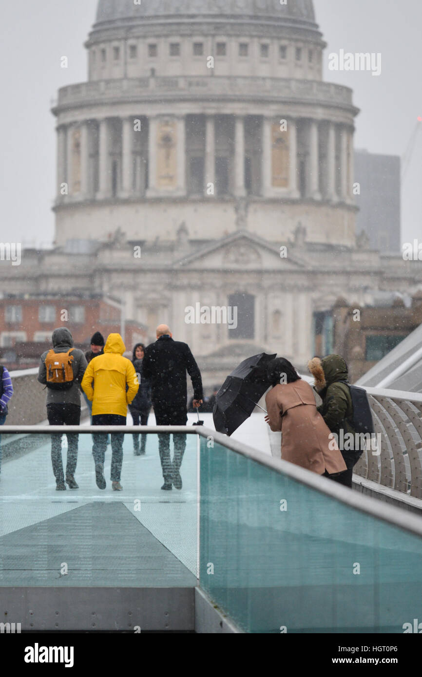 Millennium Bridge, London, UK. 13th January 2017. Weather. Snowstorm in ...