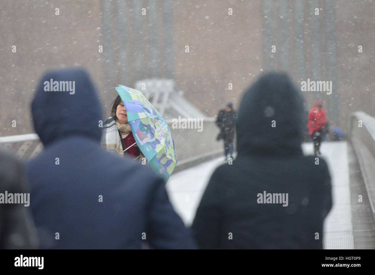 Millennium Bridge, London, UK. 13th January 2017. Weather. Snowstorm in ...