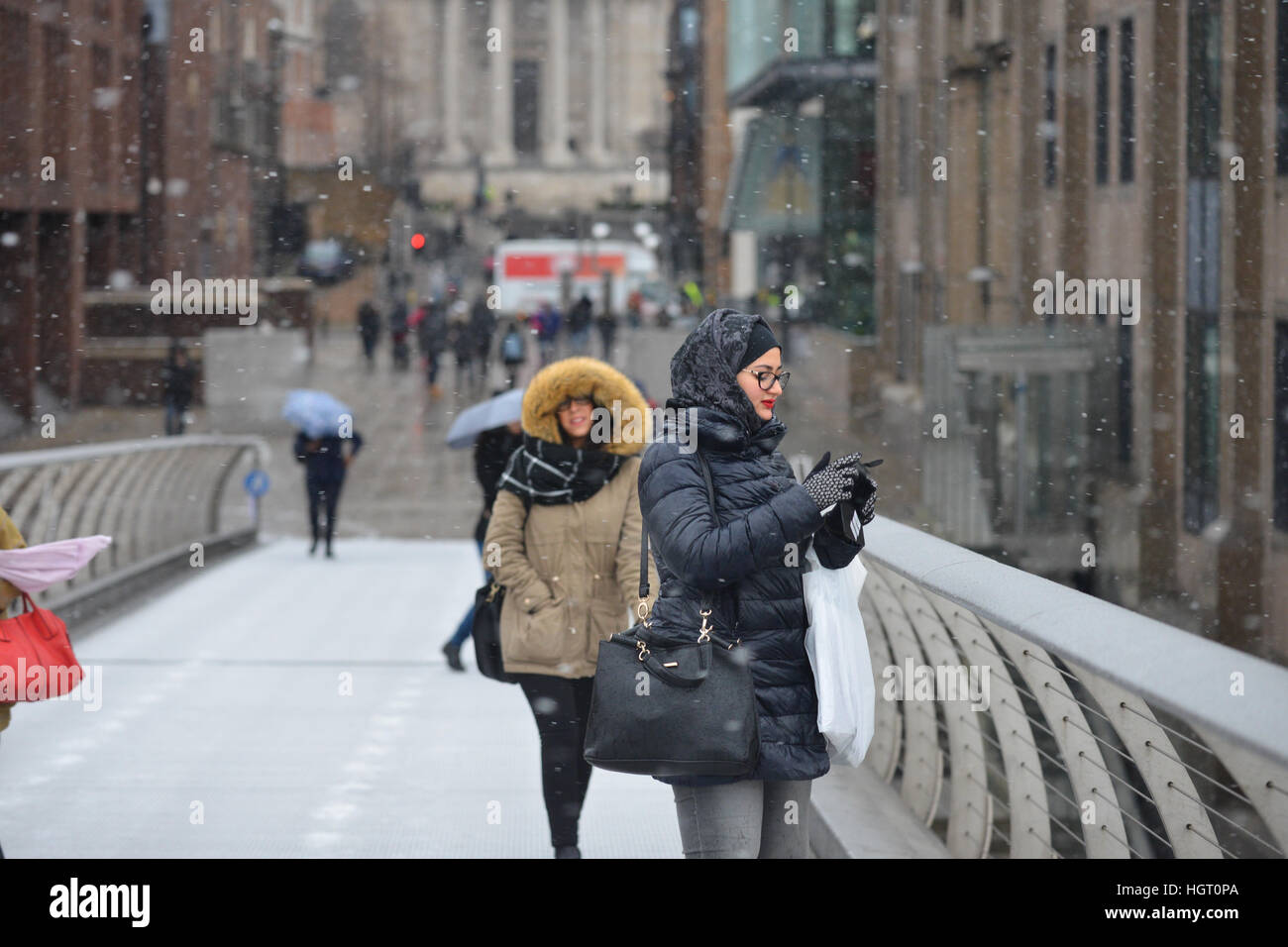 Millennium Bridge, London, UK. 13th January 2017. Weather. Snowstorm in ...