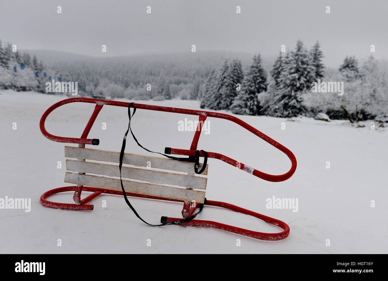Torfhaus, Germany. 11th Jan, 2017. Winter landscape with a sled ...