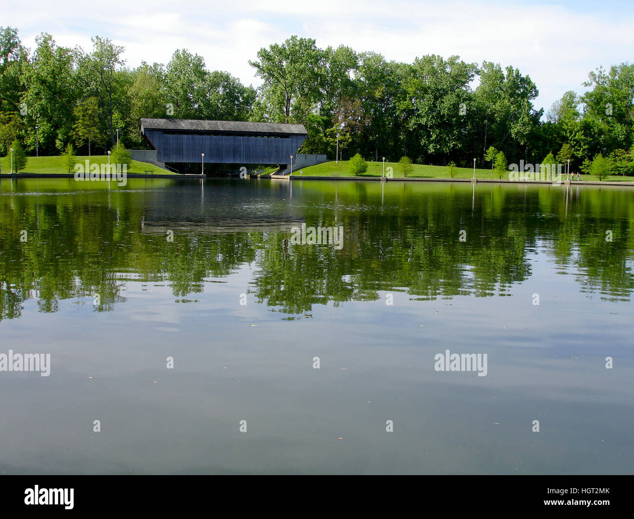 Covered bridge and pond in Mill Race Park, Columbus, Indiana Stock ...
