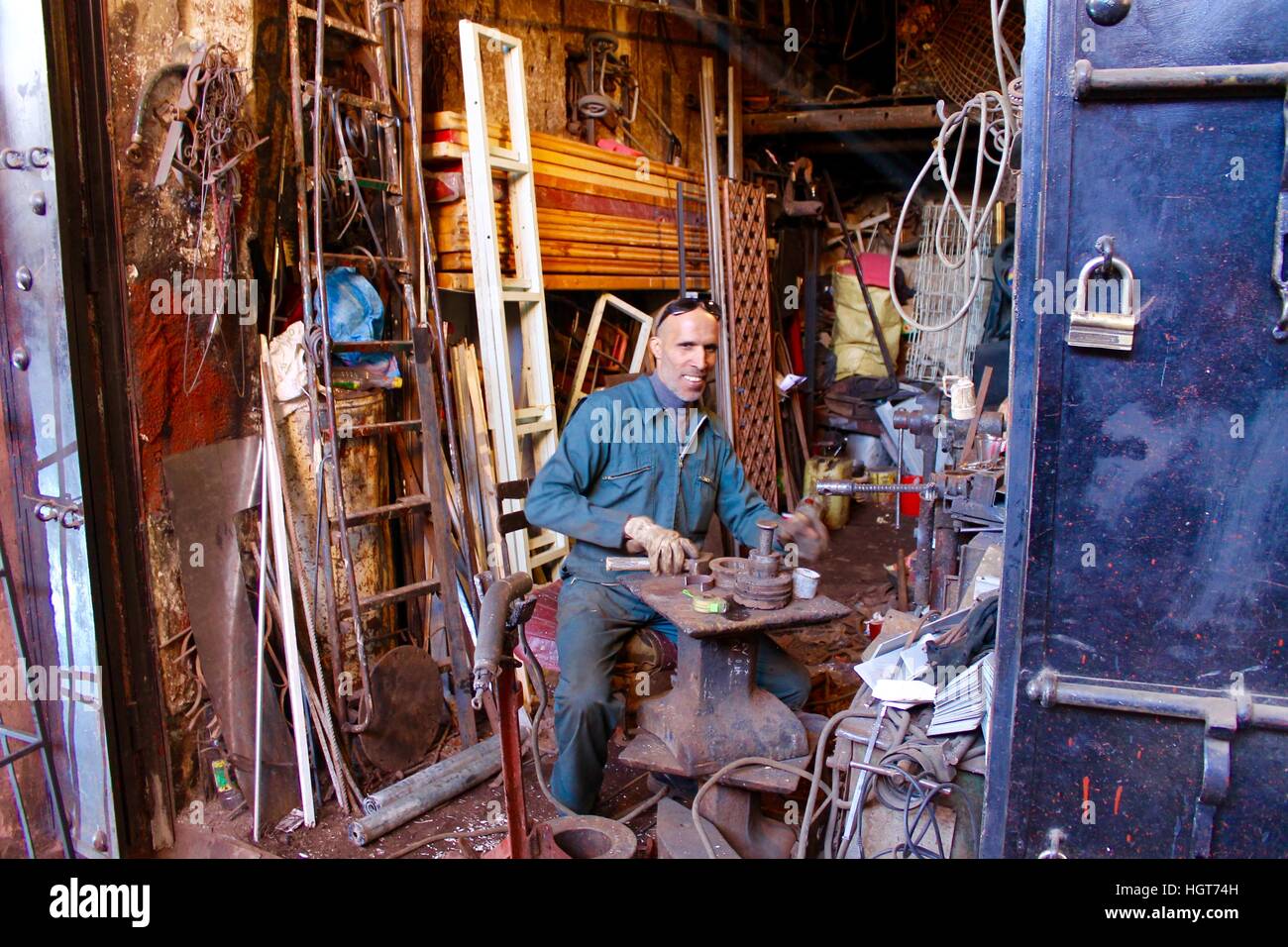 Metal workers hi-res stock photography and images - Alamy