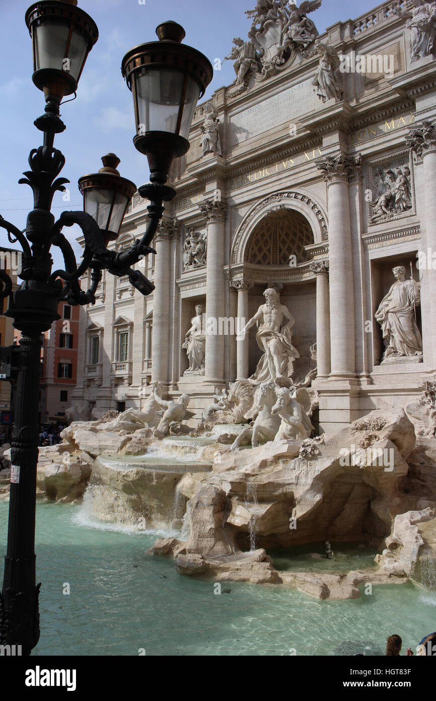 Fontana di trevi hi-res stock photography and images - Alamy