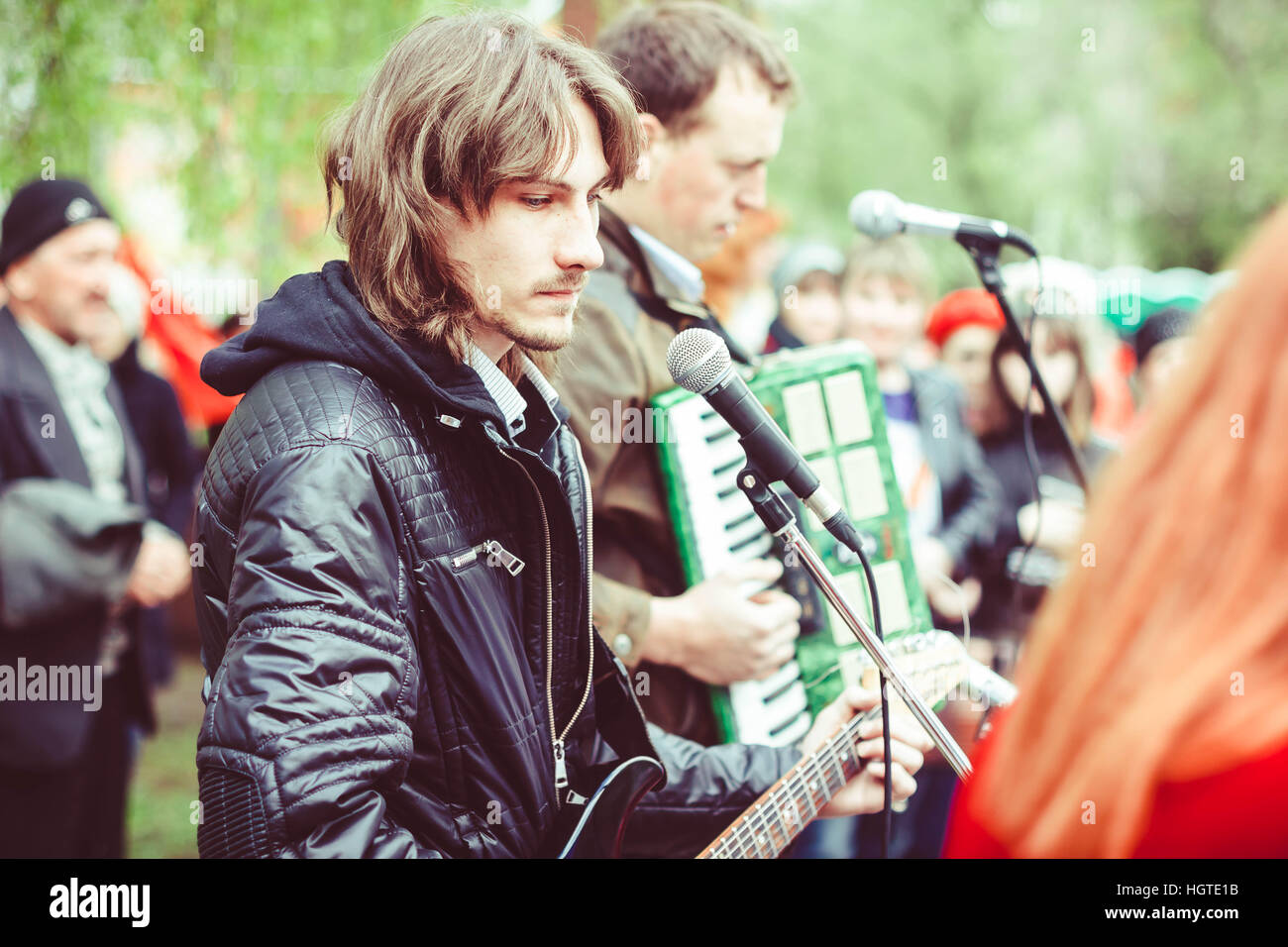 Girl teen microphone hi-res stock photography and images - Alamy