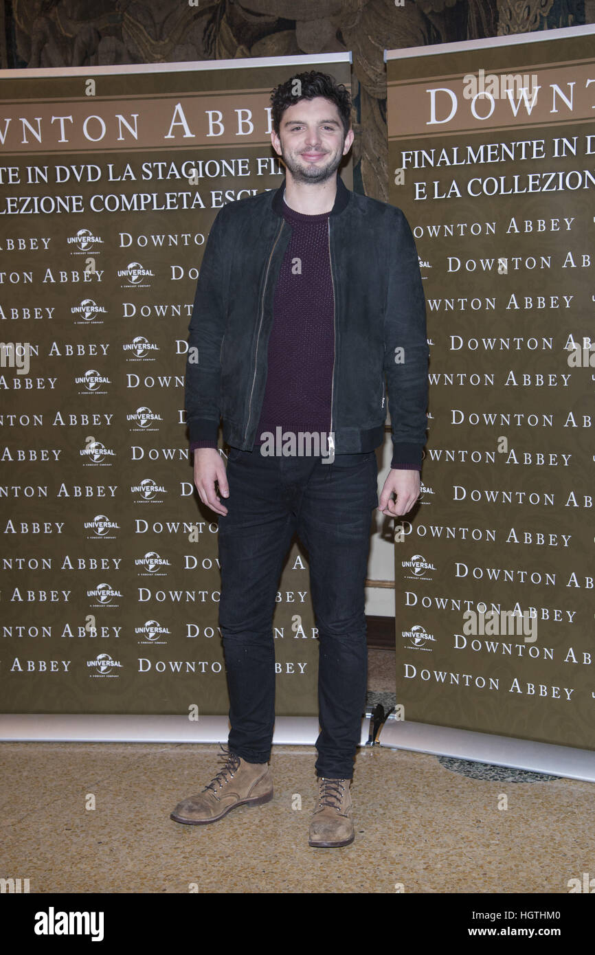 Michael fox downton abbey hi-res stock photography and images - Alamy