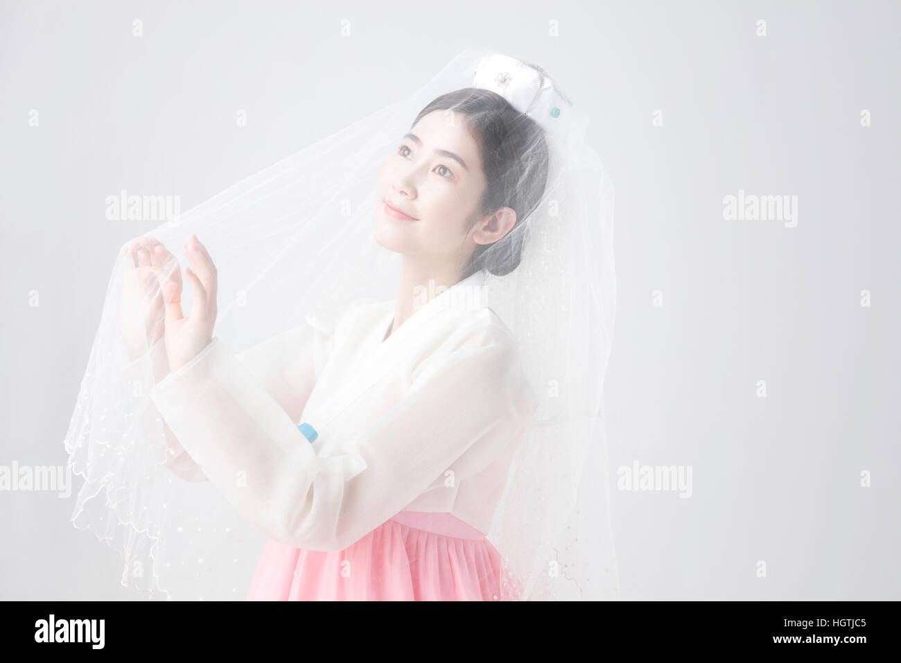 Side view of young bride in traditional Korean wedding clothes Stock ...