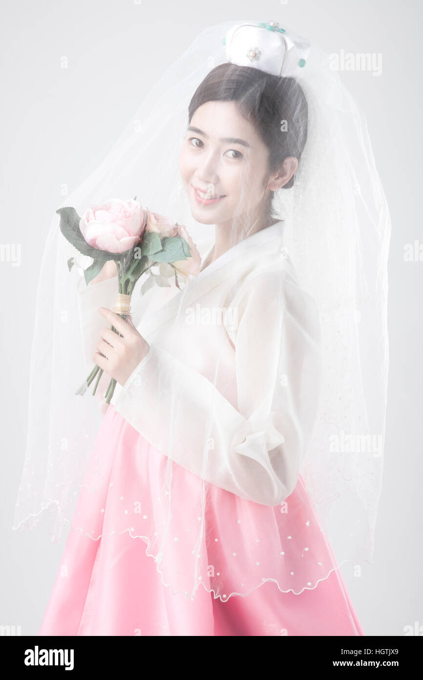 Traditional korean wedding bride hi-res stock photography and images ...