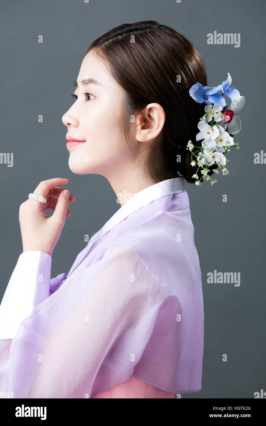 Side view portrait of young woman in traditional Korean clothes Stock ...