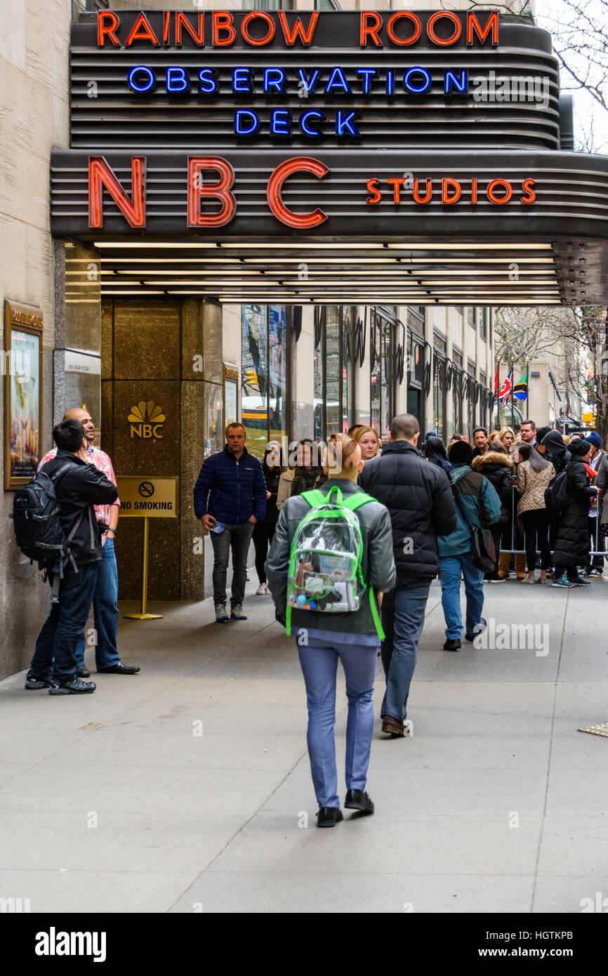 Tourists waiting to enter the Rockefeller Centre Rainbow Room ...