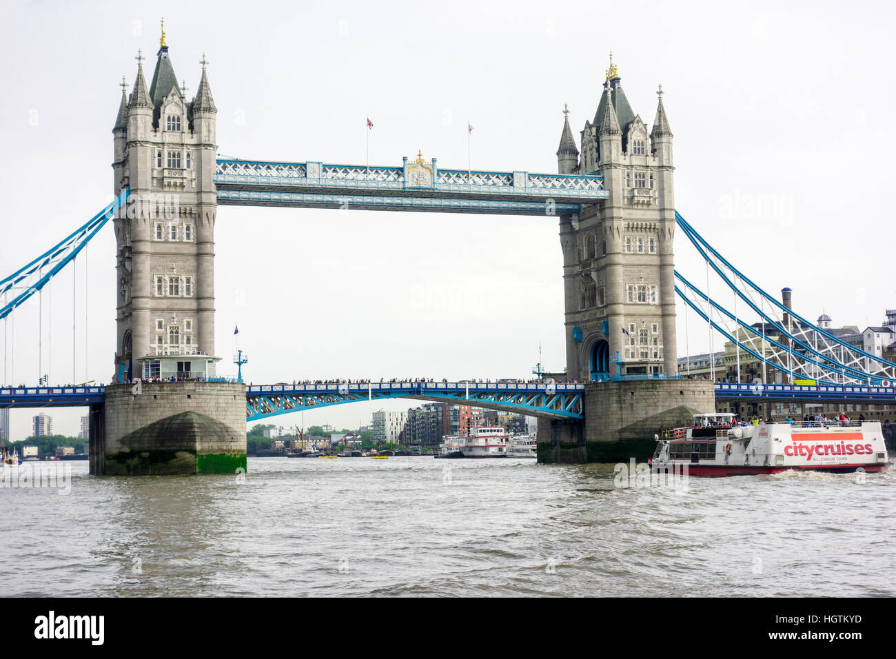 Tower bridge in london england hi-res stock photography and images - Alamy