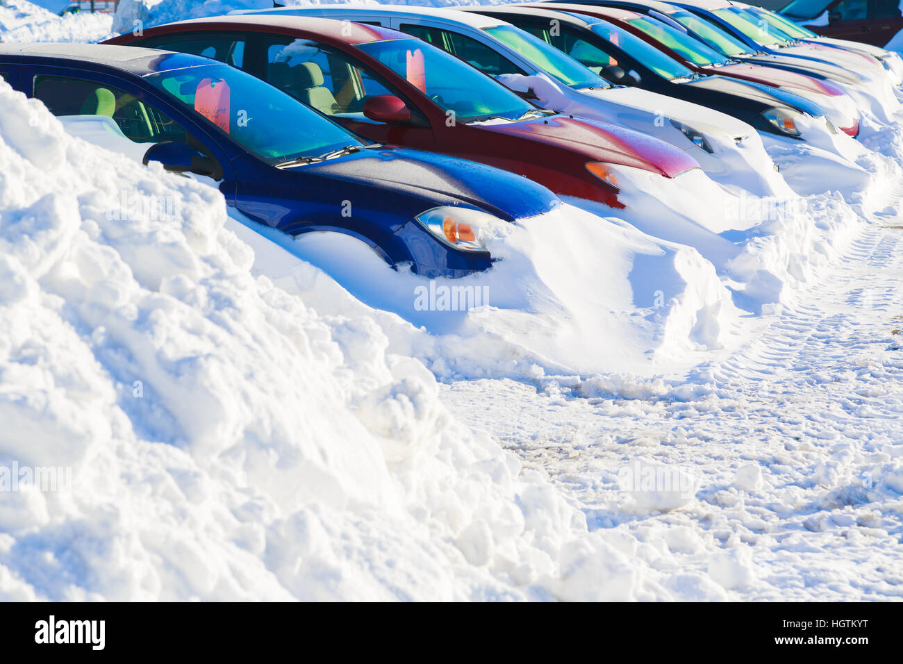Buried cars after snowstorm hi-res stock photography and images - Alamy