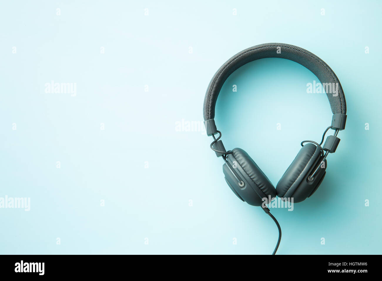 Vintage headphones hi-res stock photography and images - Alamy