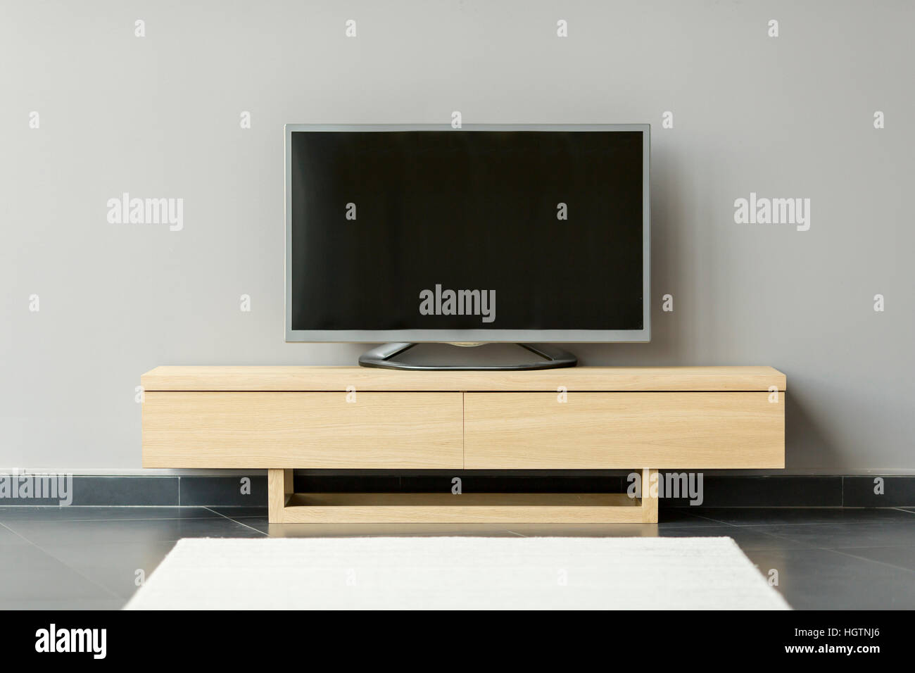 Blank tv in room hi-res stock photography and images - Alamy
