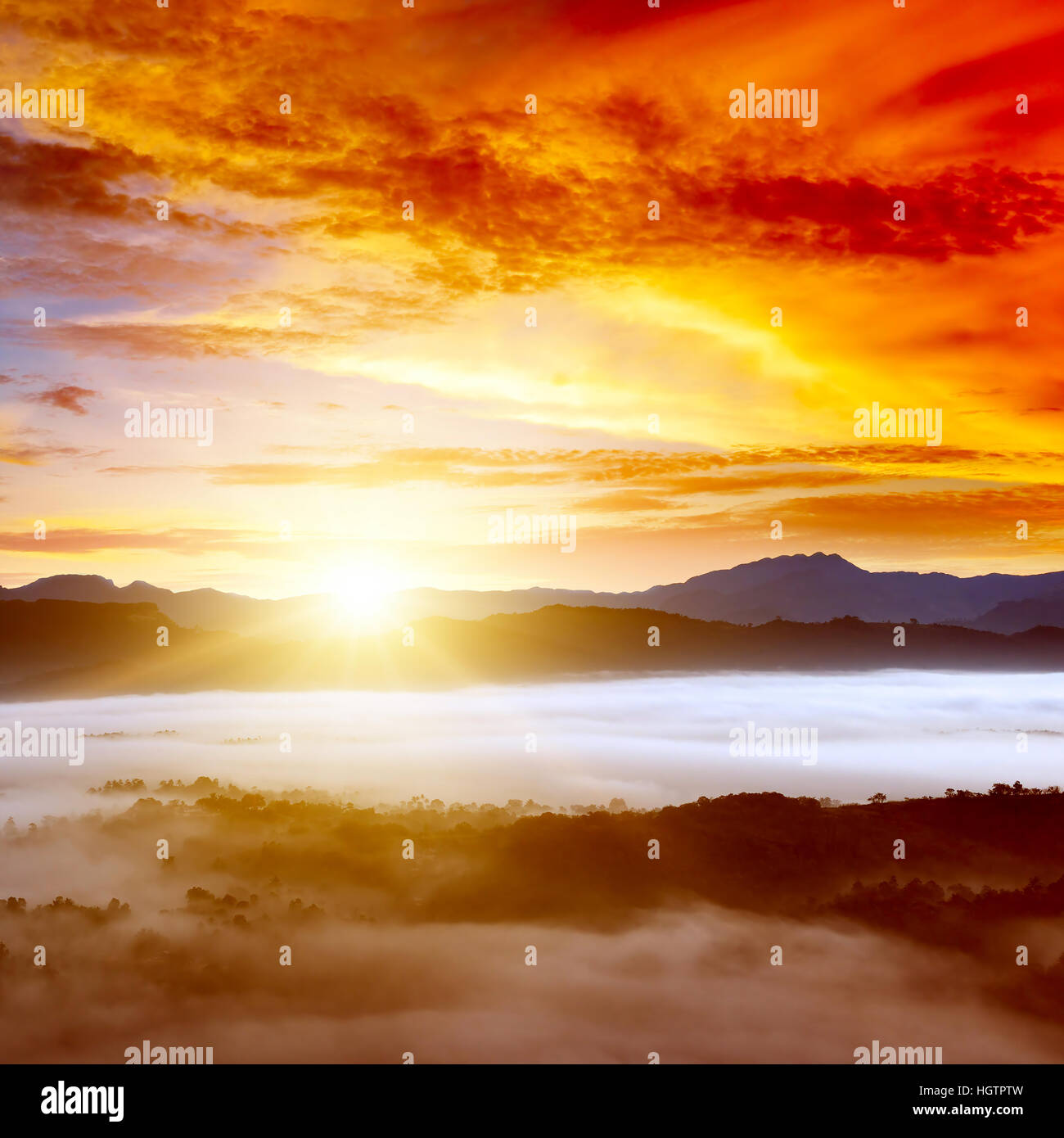 Silhouette mountains sunrise hi-res stock photography and images - Alamy