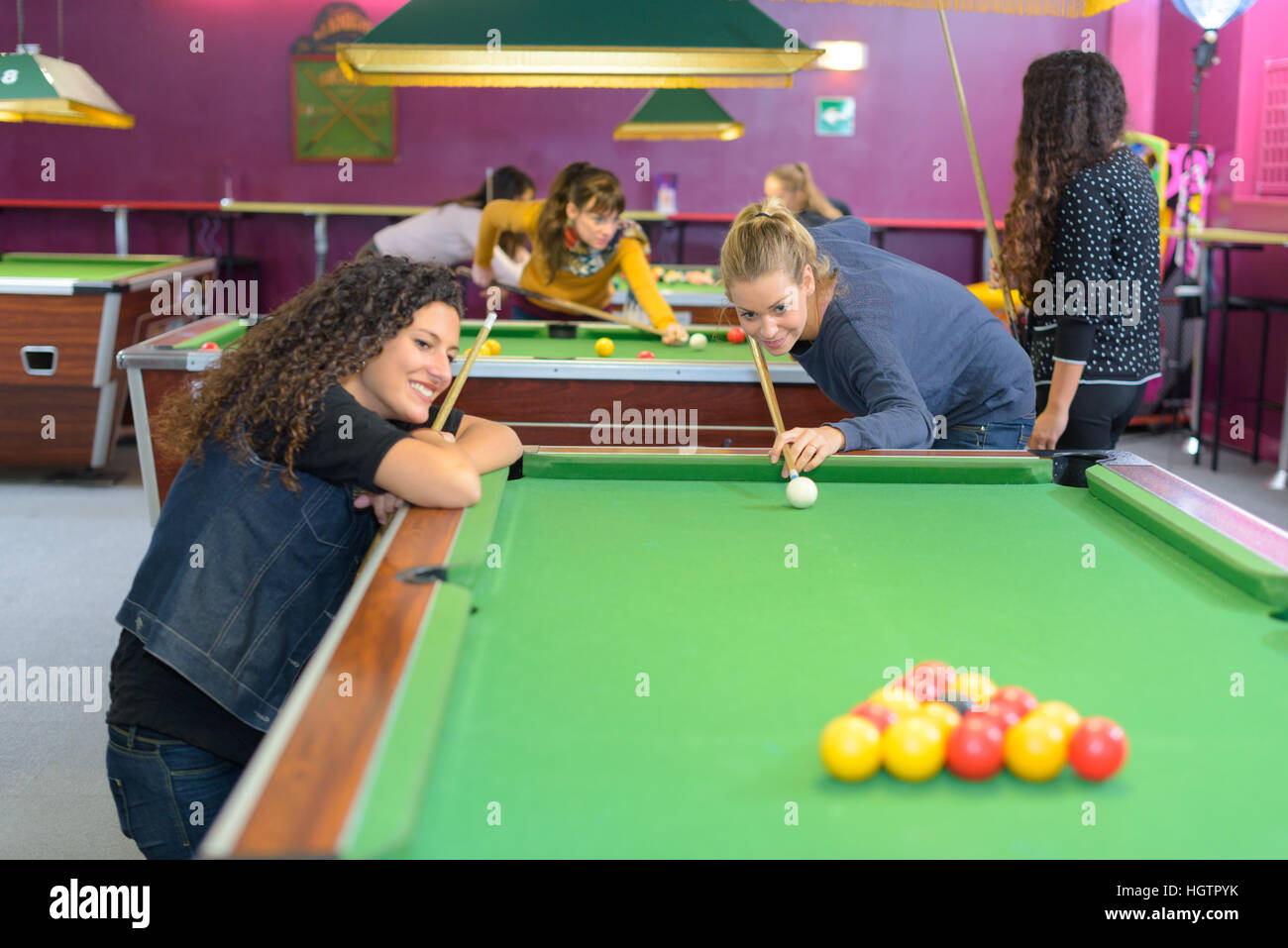 Billiards cue hit hi-res stock photography and images - Alamy