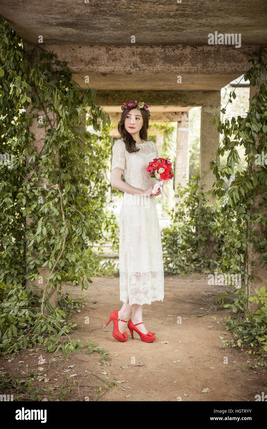 Standing bride hi-res stock photography and images - Alamy