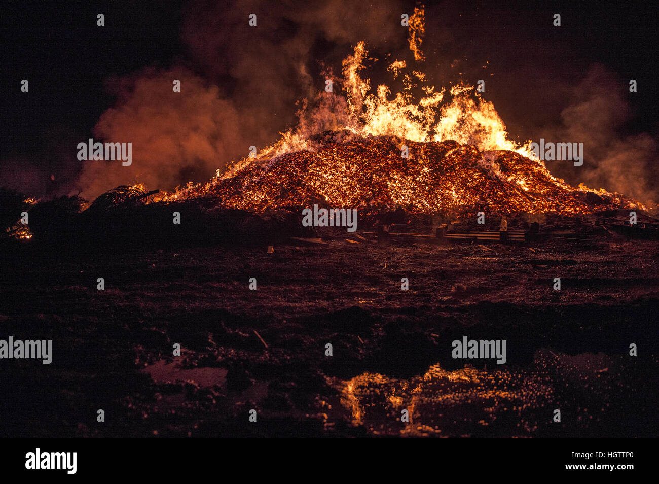 Burn in the new hi-res stock photography and images - Alamy