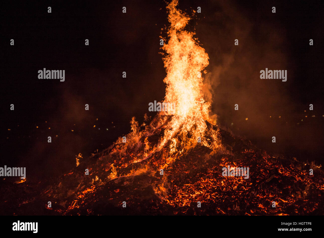 New years party bonfire hi-res stock photography and images - Alamy