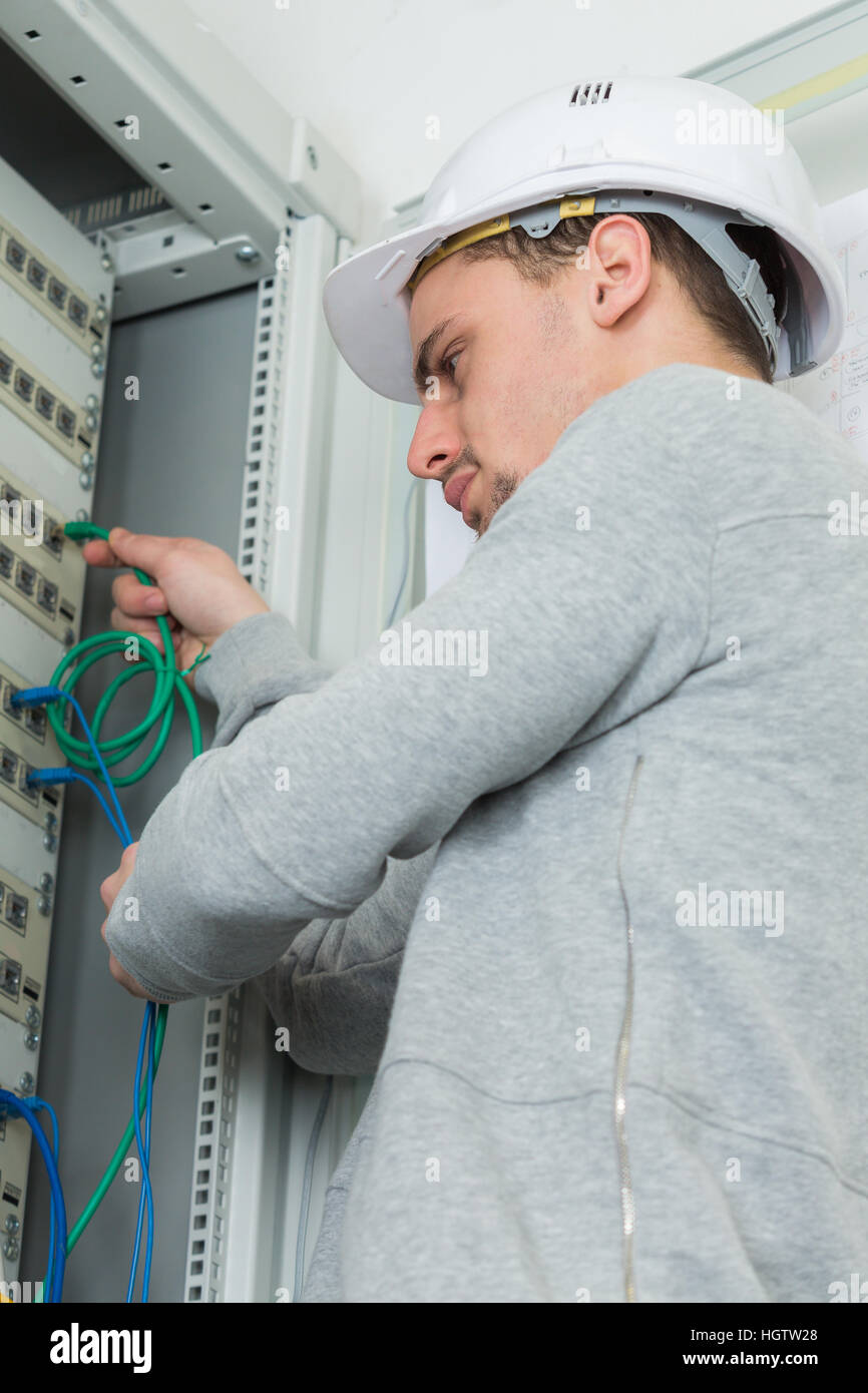 Cable lineman hi-res stock photography and images - Alamy