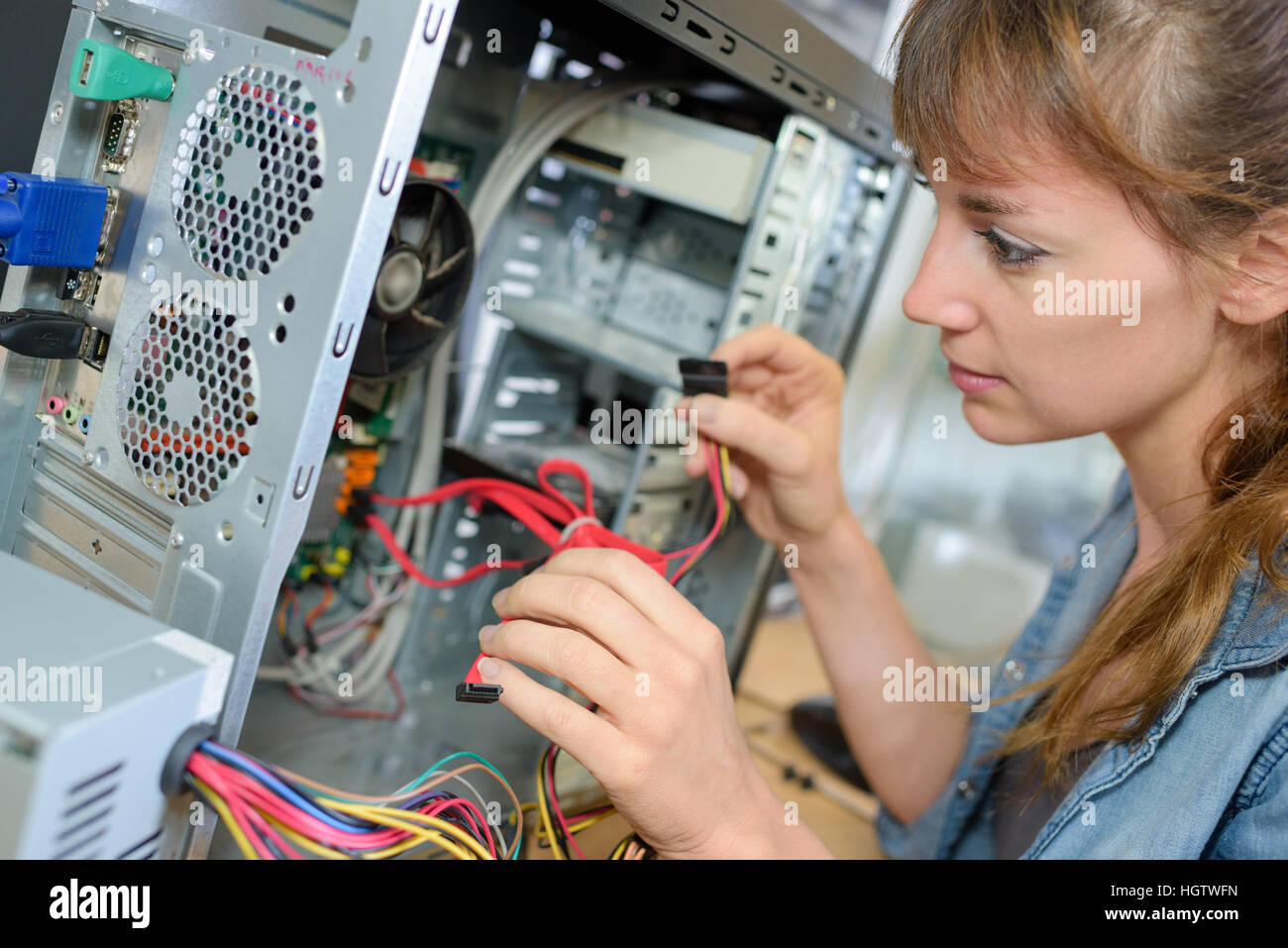 Computer servicing hi-res stock photography and images - Alamy