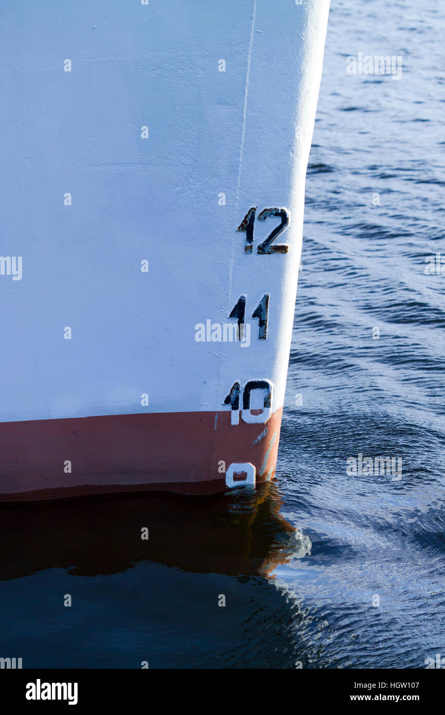 Ships plimsoll line hi-res stock photography and images - Alamy