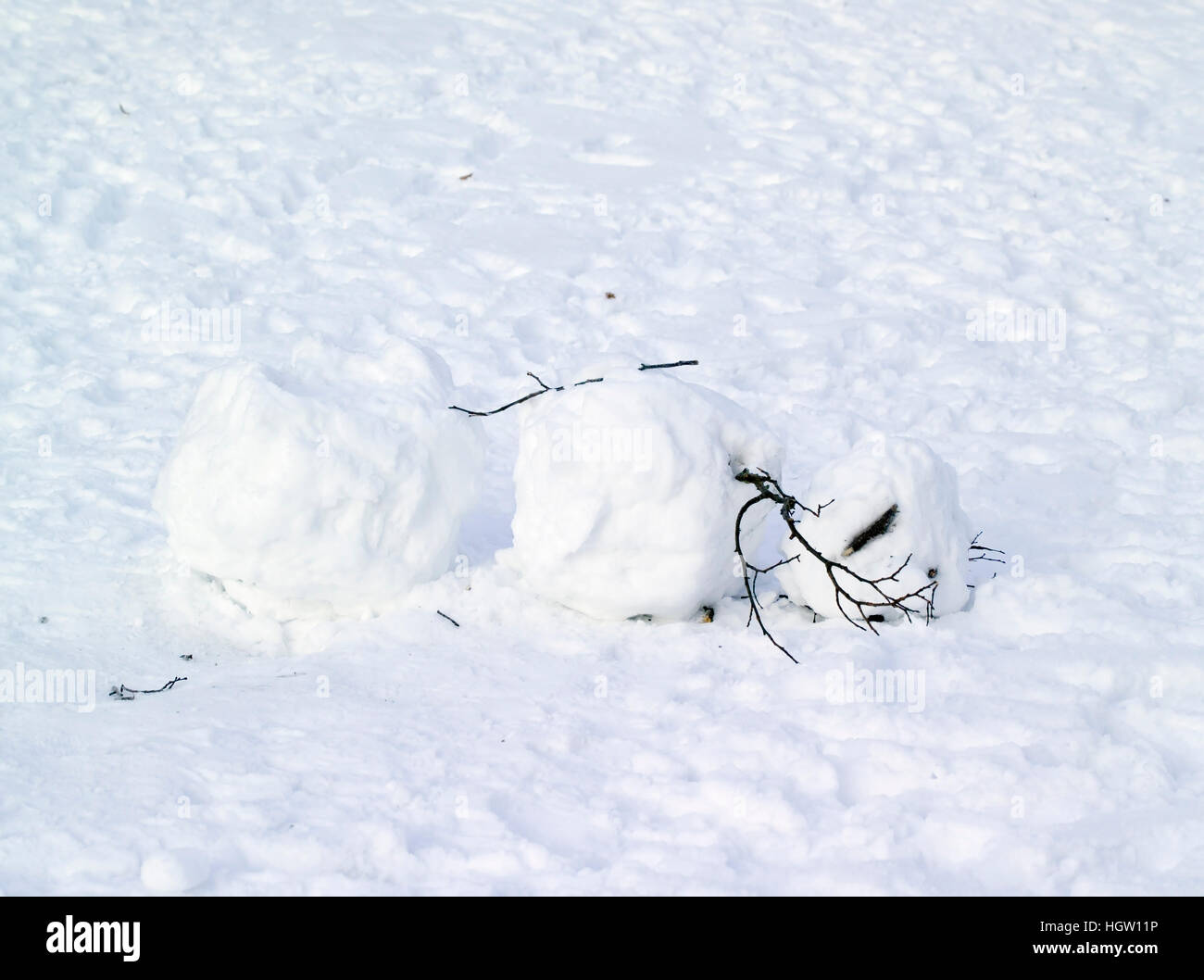 Broken snowman hi-res stock photography and images - Alamy