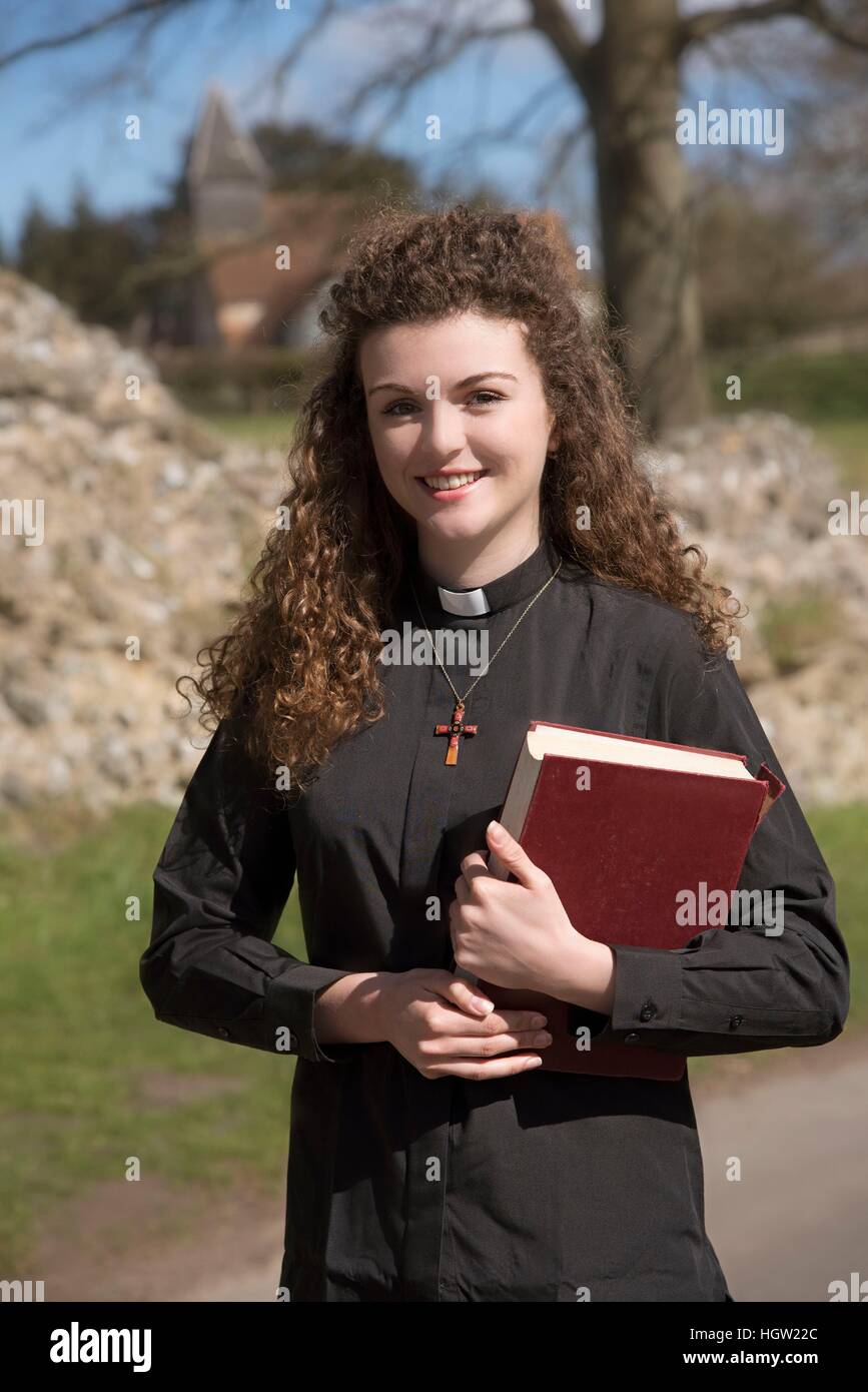 Female vicar hi-res stock photography and images - Alamy