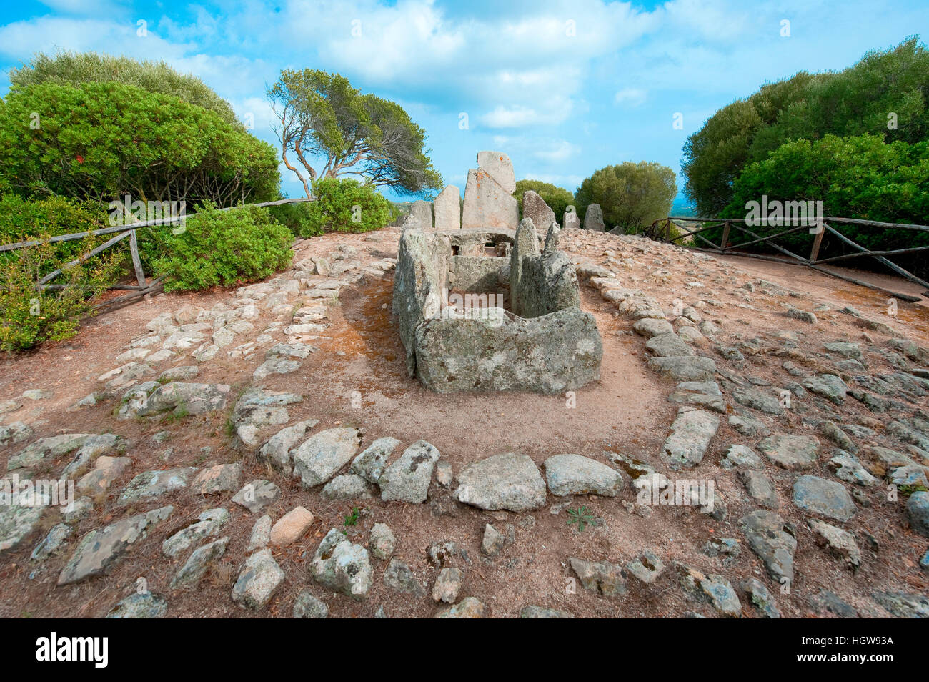 Giants tomb hi-res stock photography and images - Alamy