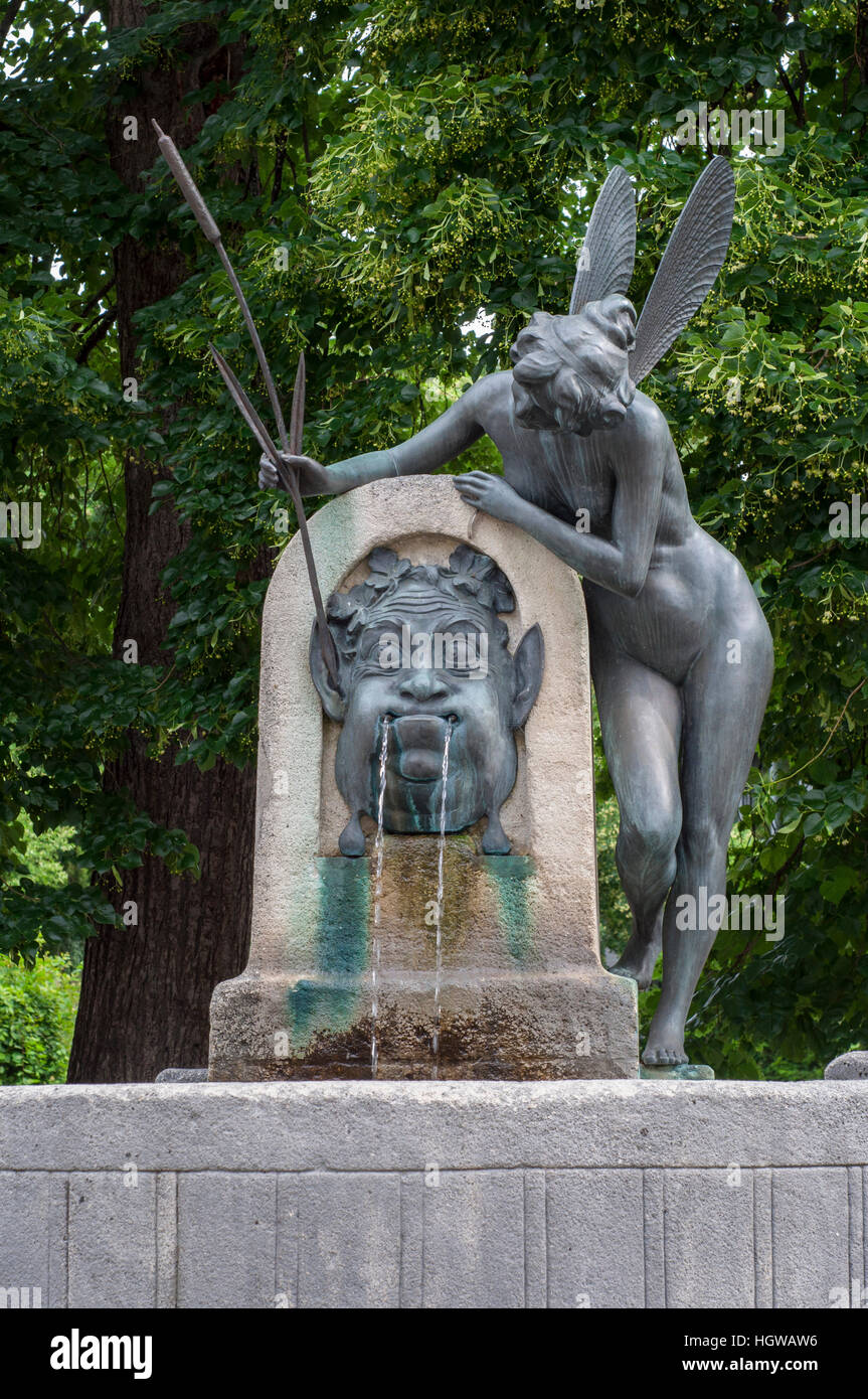 Historic water well hi-res stock photography and images - Alamy