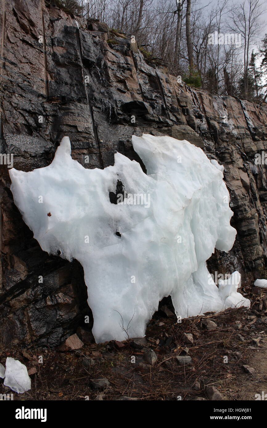 Icey rock wall hi-res stock photography and images - Alamy