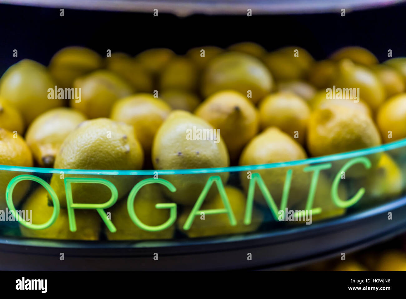 Lemon display in store with organic sign Stock Photo - Alamy