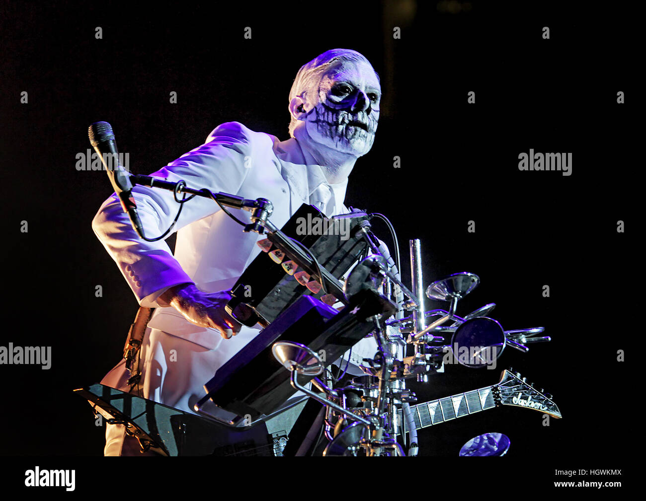 Limp Bizkit Performing At Manchester Arena Featuring Limp Bizkit Wes