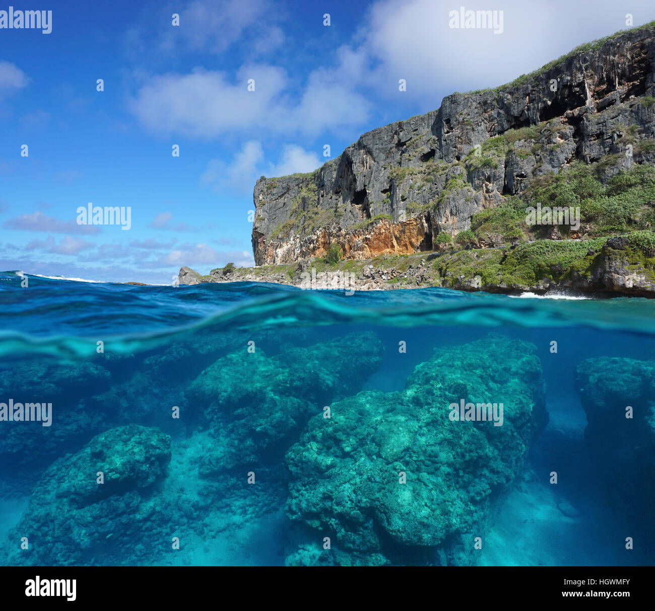 Tropical ocean underwater rocks hi-res stock photography and images - Alamy