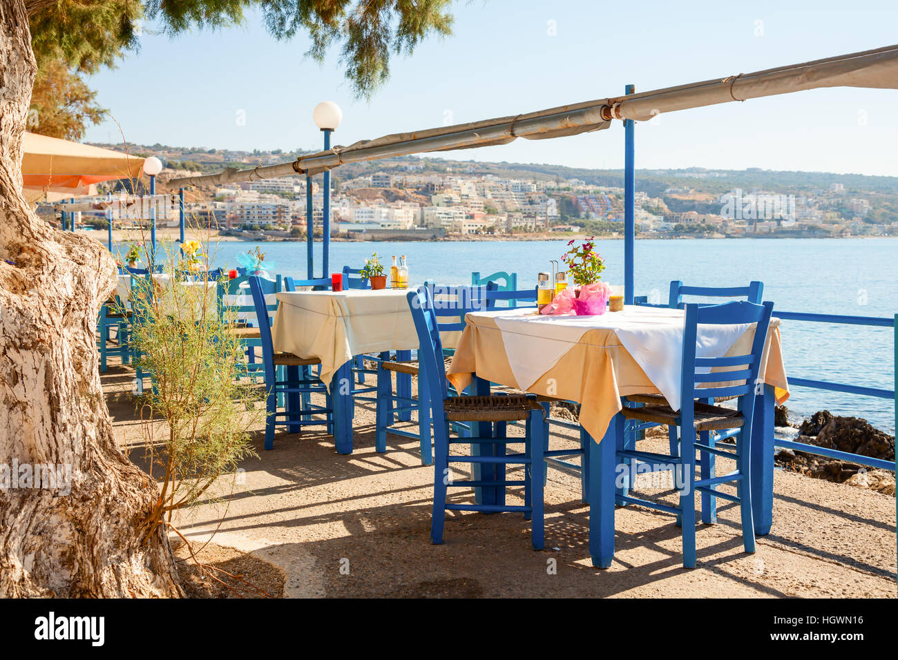 Greek cafe hi-res stock photography and images - Alamy