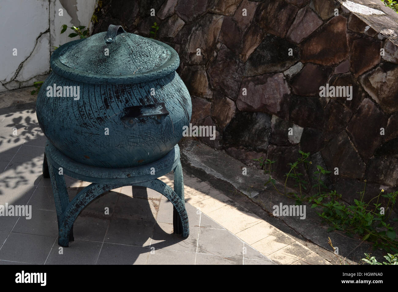 old auto tyres turned into rubbish bin Stock Photo - Alamy