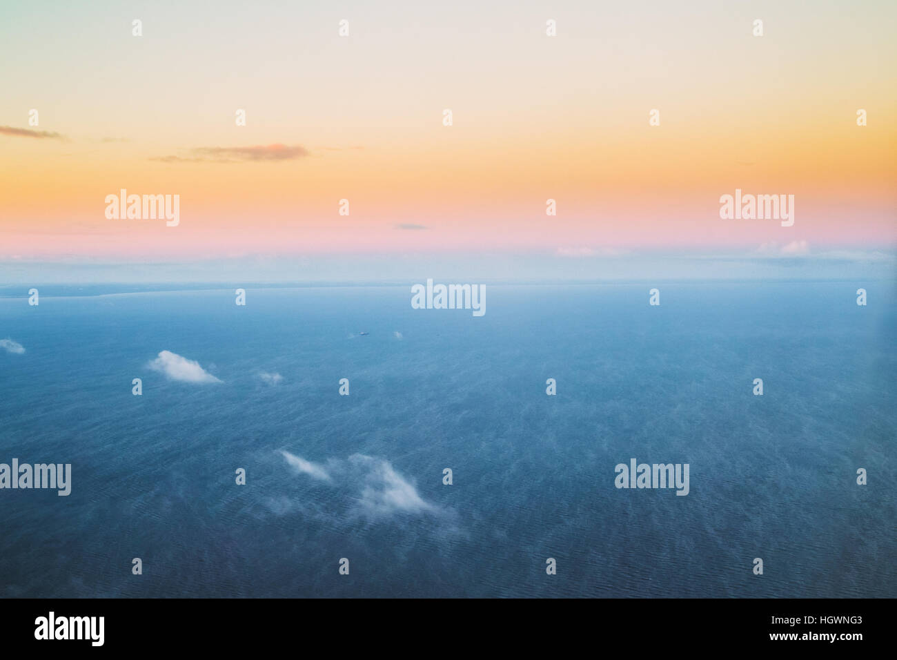 High altitude flight hi-res stock photography and images - Alamy