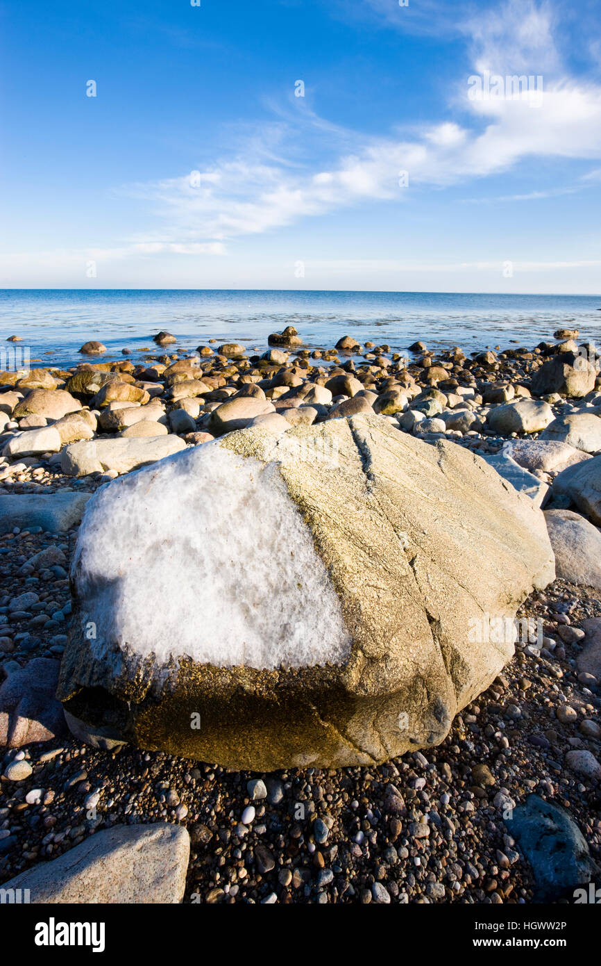Boulders on the beach on Cape Cod Bay at the Center Hill Preserve in ...