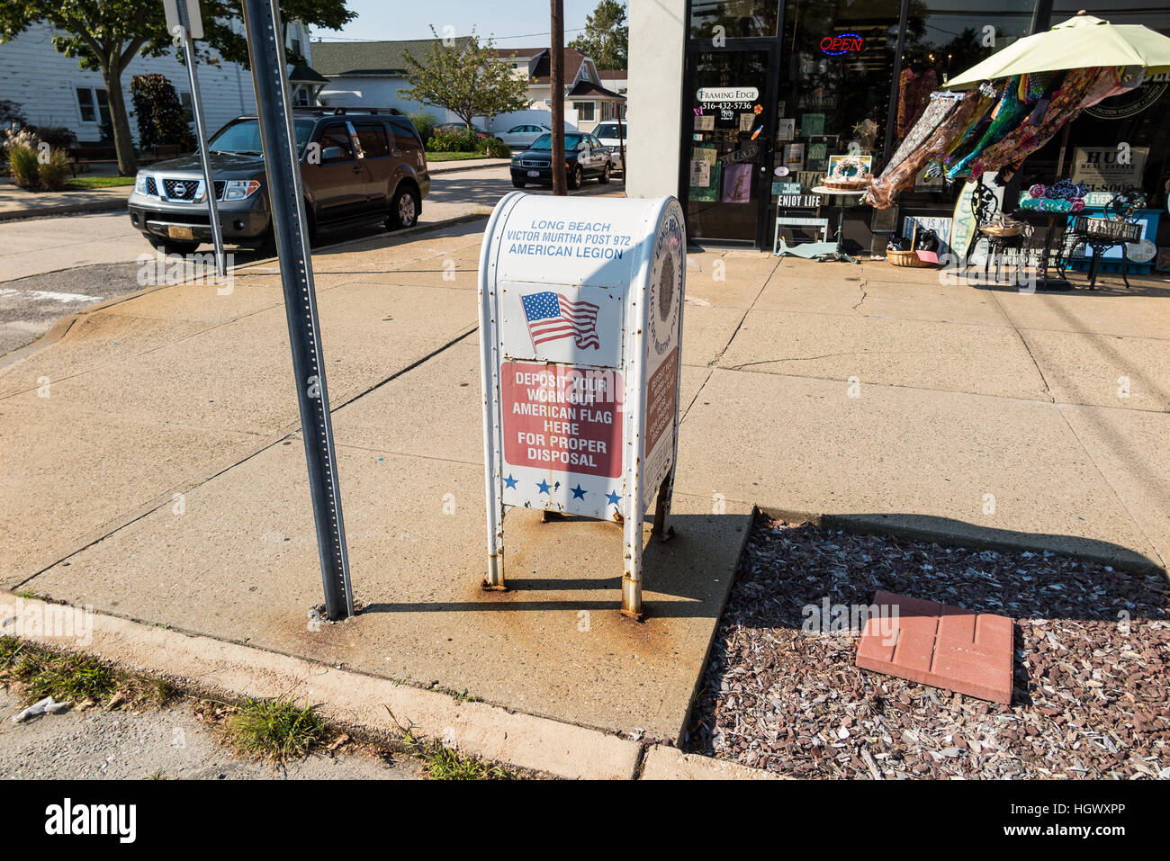 Worn american flag hi-res stock photography and images - Alamy