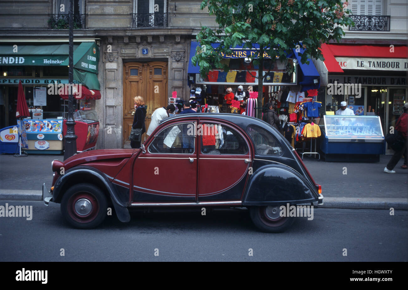 Citreon 2cv paris hi-res stock photography and images - Alamy