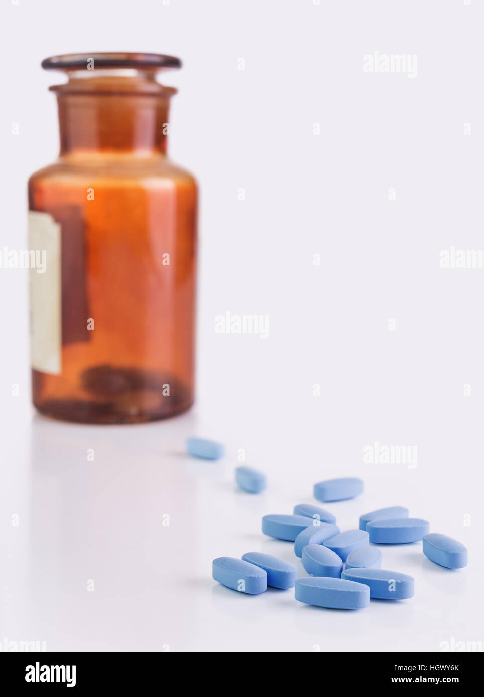 Blue pills hi-res stock photography and images - Alamy