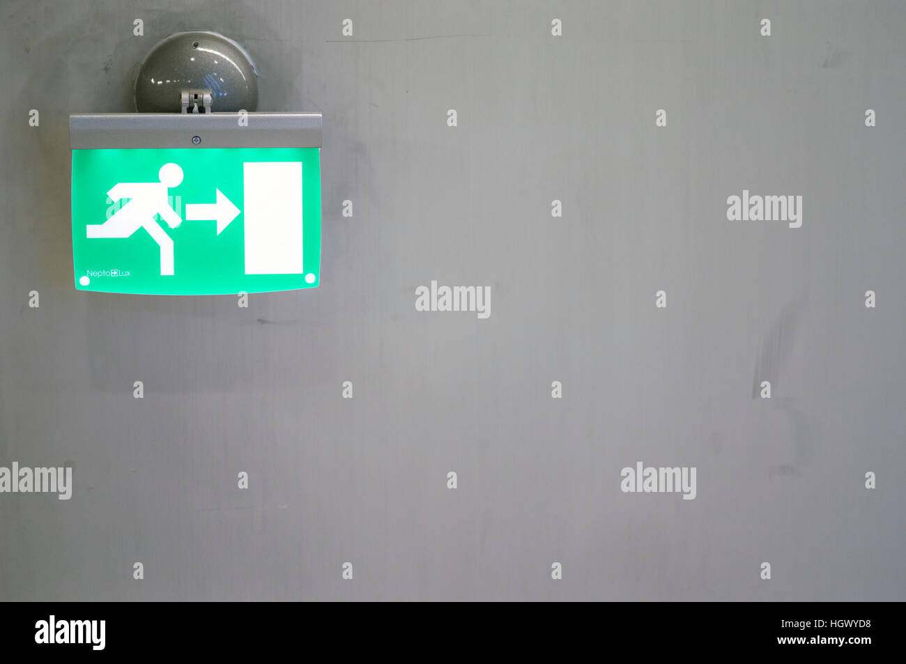 Emergency signage hi-res stock photography and images - Alamy