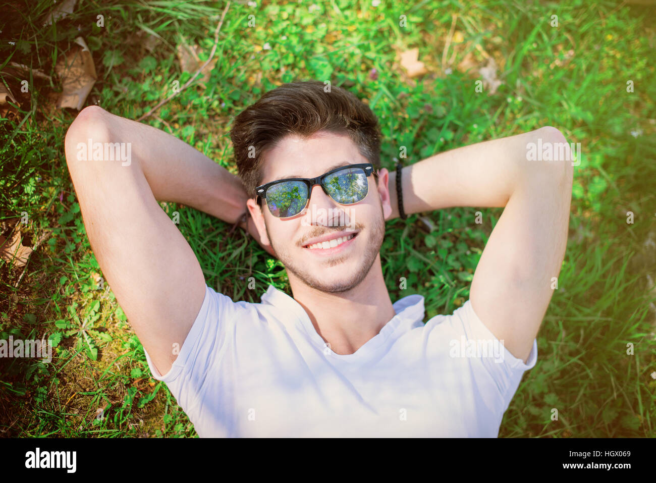 Hands under the head hi-res stock photography and images - Alamy