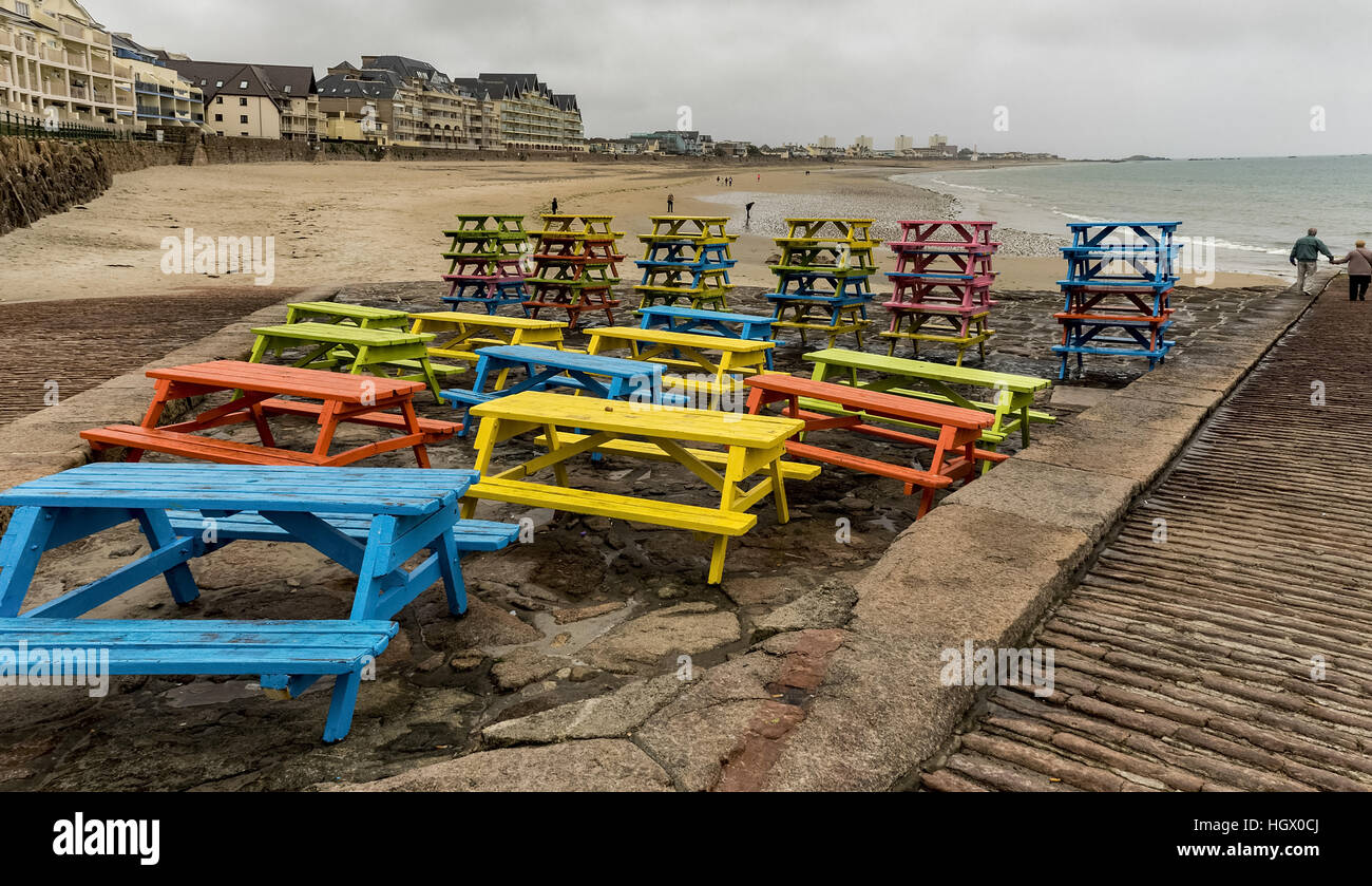 Colourful tables hi-res stock photography and images - Alamy